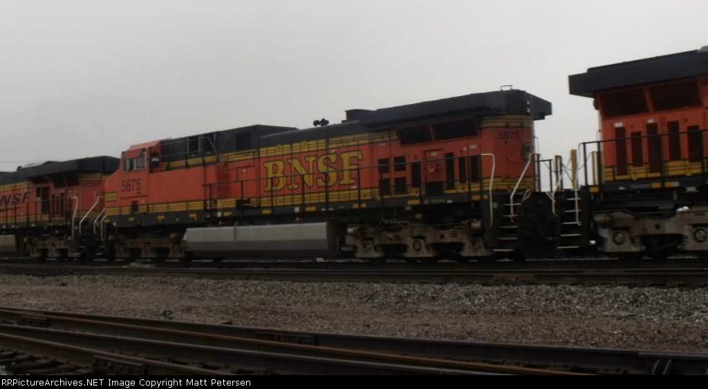 BNSF 5675
